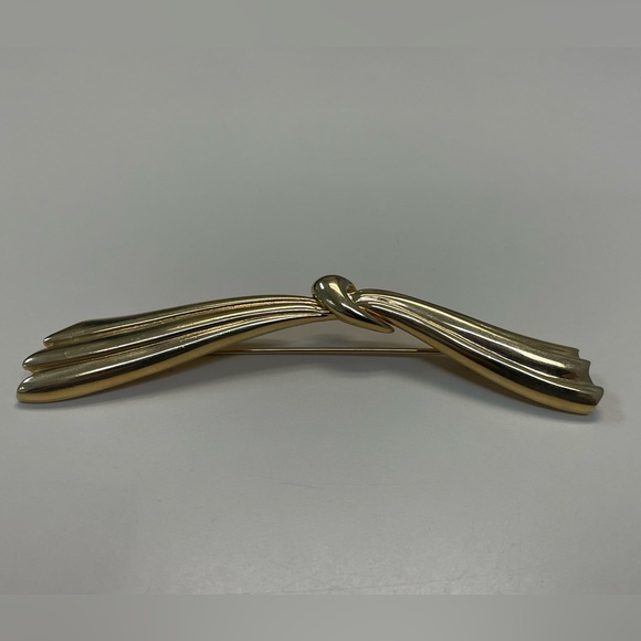 Monet | Jewelry | Vintage Monet Pin Brooch Gold Tone | Poshmark
